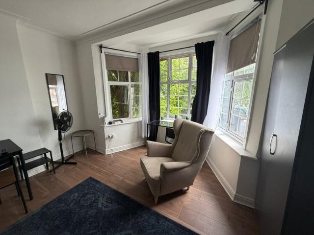 Modern Studio Flat | Hendon | Available Now