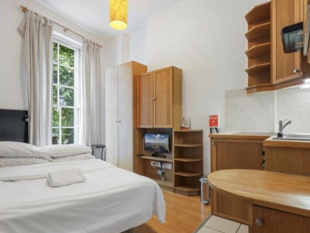 Modern studio flat in Bloomsbury bills is included