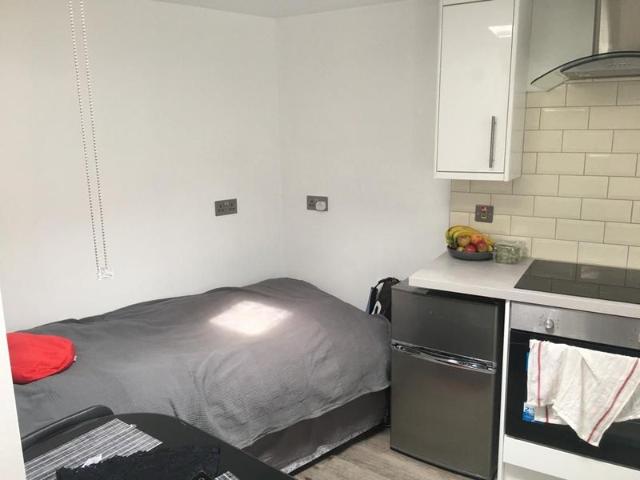 Modern studio flat in Kingsbury