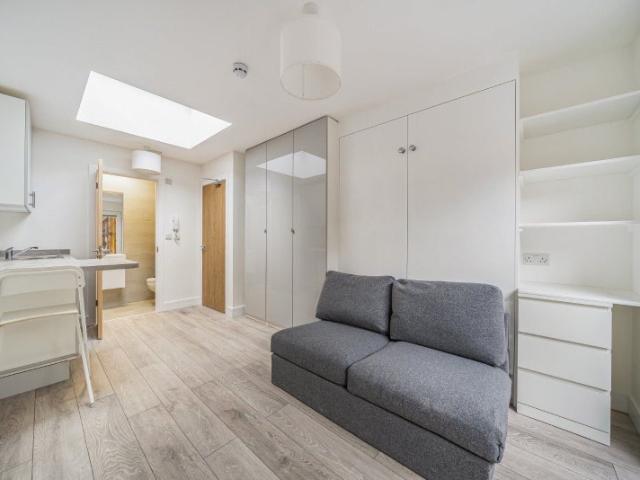 Modern Studio Flat in SE12