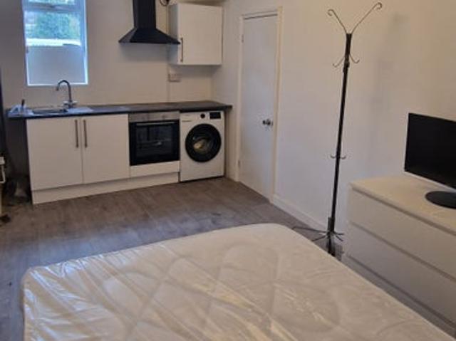 Modern Studio Flat | Newly Refurbished