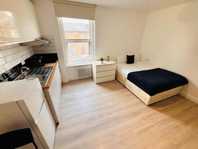 ✨ Modern Studio Flat to Let – Dollis Hill ✨