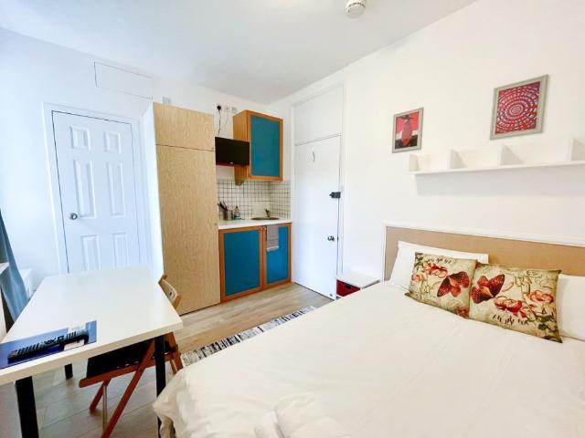 Modern studio flat to rent in Hammersmith, London W6 Bills included Student friendly