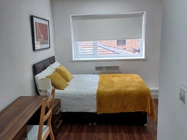 Modern Studio In Newcastle Under Lyme, Newcastle Under Lyme ST5, Studio to rent, £560 pcm | PrimeLocation
