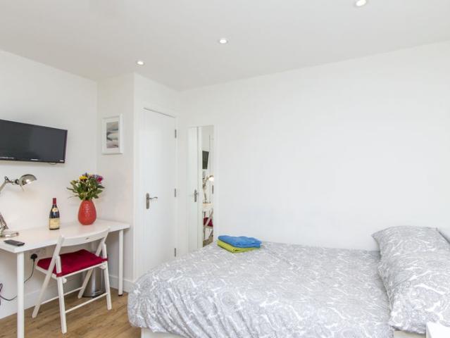 Modern Studio in Bristol Centre