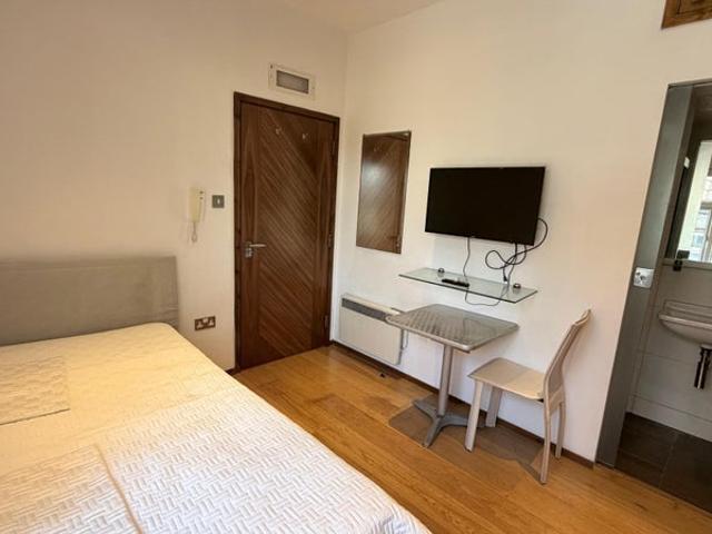 Modern Studio in Golders Green
