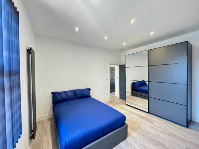 Modern studio in L9, bills included