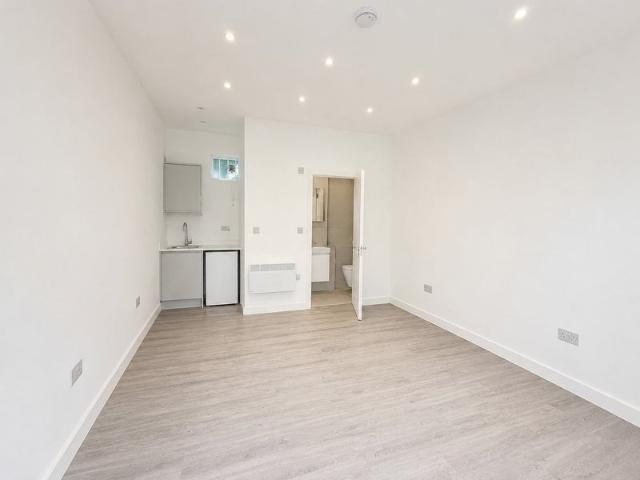 Modern Studio in the heart of Golders Green
