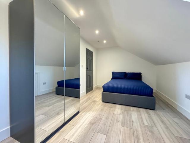 Modern studio room in L9, bills included,furnished