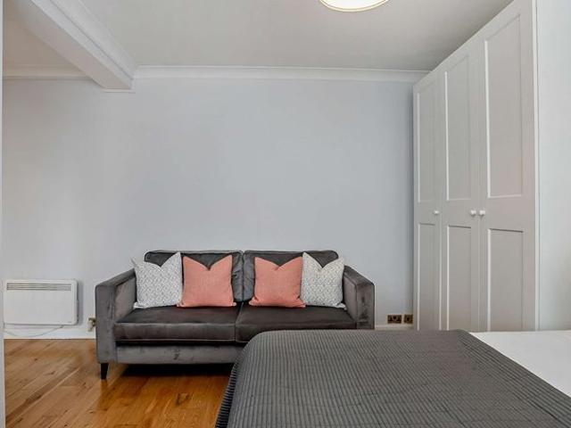 Modern Studio to Rent in the heart of Mayfair, London W1J Long Let