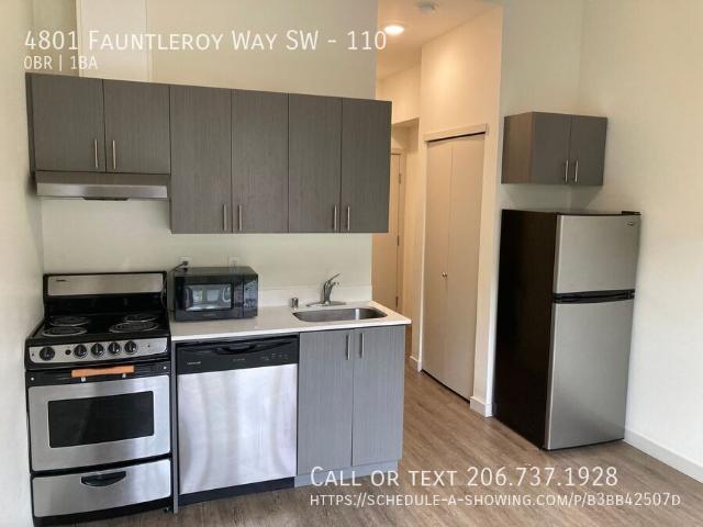 Modern Studio with a Private Patio in West Seattle Right Off the Junction
