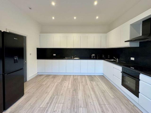 Modern Studios in a shared house in L9, bills included R7
