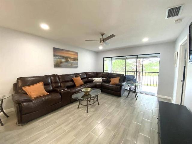 Modern Suite w Bath & Laundry