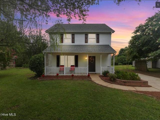 Roomy room in Holly Springs