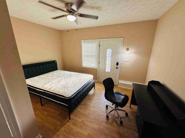 Modern Private Entry with Utilities