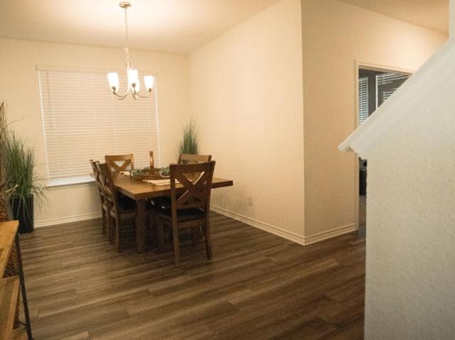 Modern Private Room in Spacious Home – Utilities &