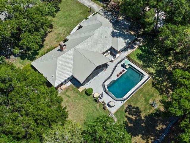 Modern Private Room with Pool Access, Gym, Office