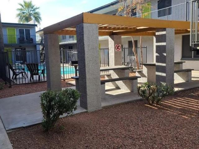 Modern Quarters Studio Apartment for Rent at 6702 N 17th Ave, Phoenix, AZ 85015