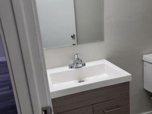 Modern Quarters Studio Apartment for Rent at 6702 N 17th Ave, Phoenix, AZ 85015