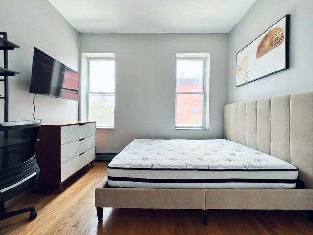Modern Room with Gym, Rooftop & AC near Manhattan