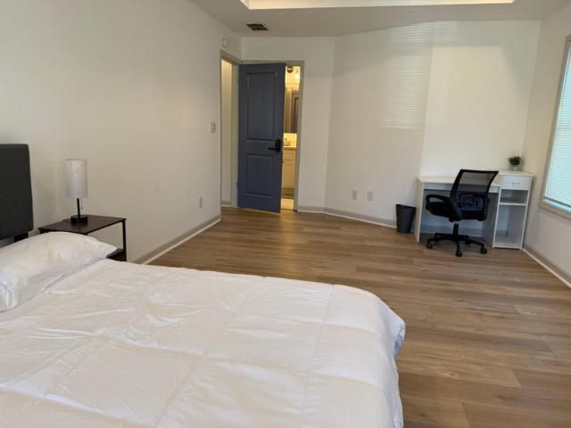 Modern Room with Private Bath in Miriam Ln