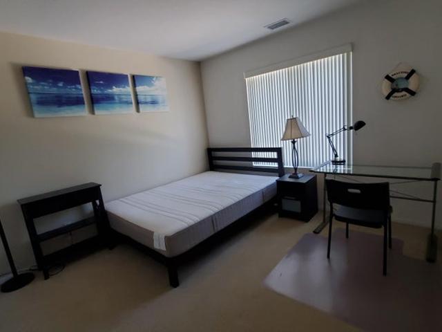 Modern Room in a Desirable Oceanside Neighborhood