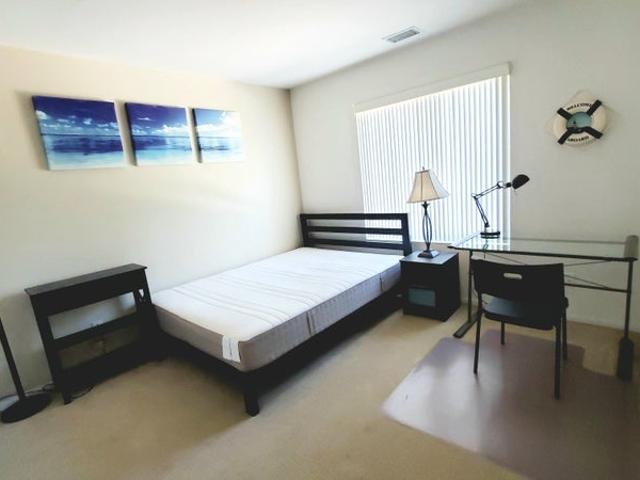Modern Room in a Desirable Oceanside Neighborhood