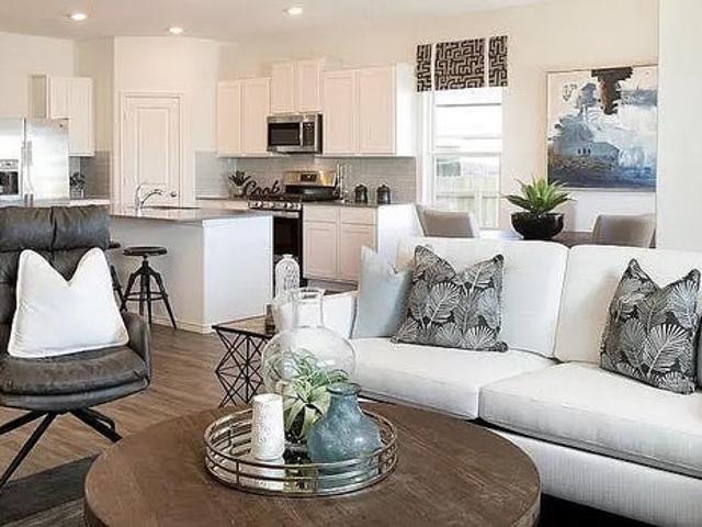 Modern room in Leander