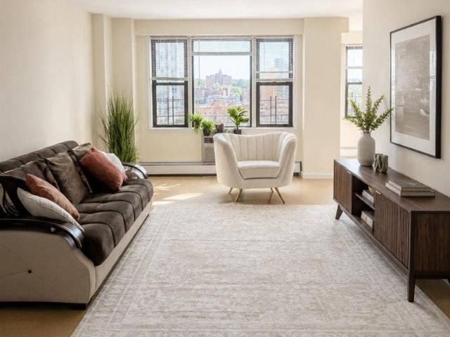 Modern Room in LeFrak City