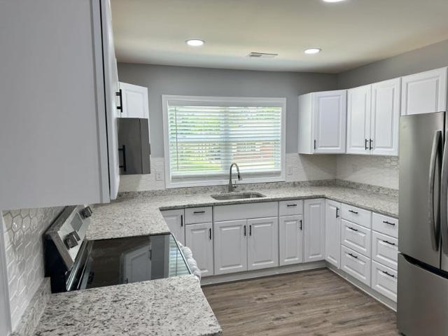 Modern Room Near UAH – All Utilities Included!