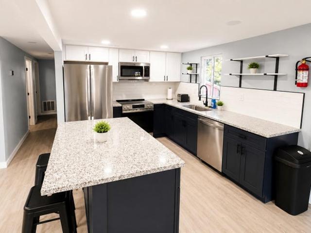 Modern Room Near UCF & EFSC – Prime Cocoa Location