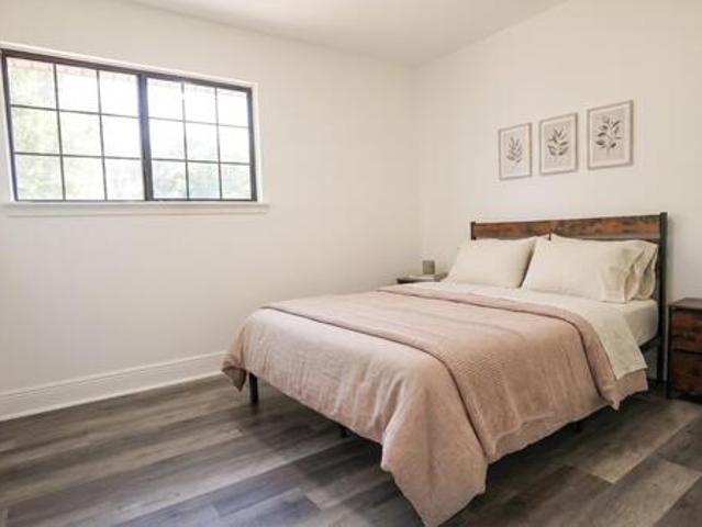 Modern Room | Prime South Austin near Downtown