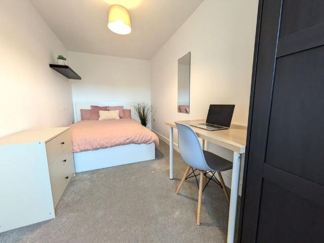 Modern Rooms Near Major Employers