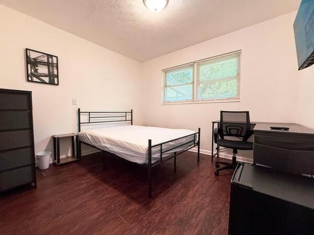 Modern Rooms w/ 4K Smart TVs & Private Baths — Newly Renovated PadSplit Near Shopping!