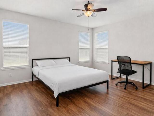 Modern Rooms w/ WiFi | Washer/Dryer | ALL Utilities Included | NO Move In Fee