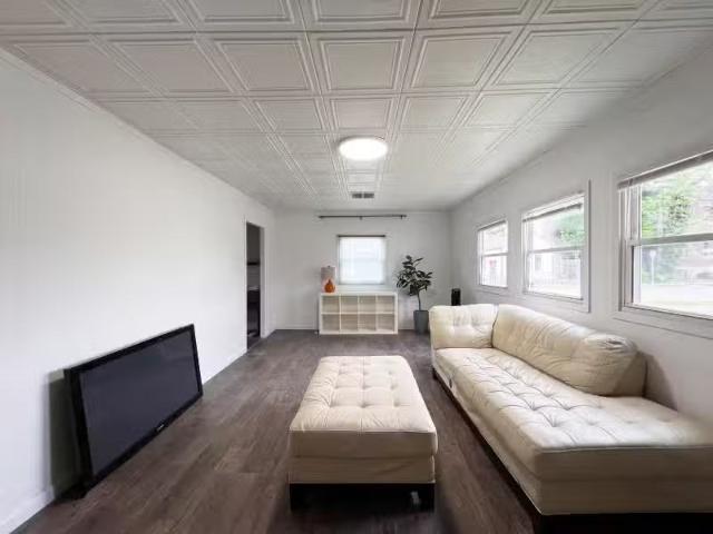 Modern remolded Single House with Split Plan 115 N Cherry St