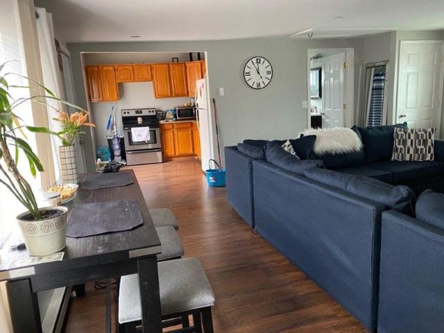 Modern Renovated Apartment Near Many Amenities