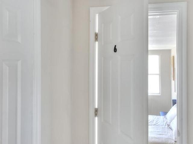 Modern Renovated Bartow Home with – Workspaces, Mini Fridges & TVs in Every Room