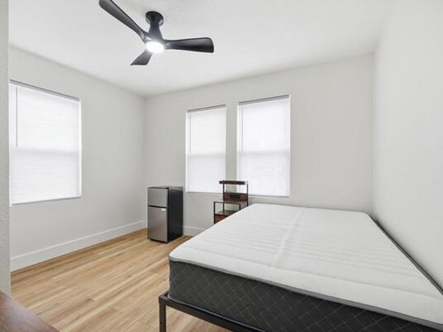 Modern Renovated Home / Easy Access to Downtown and I 95 / Safe and Clean