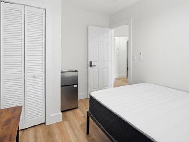 Modern Renovated Home / Easy Access to Downtown and I 95 / Safe and Clean