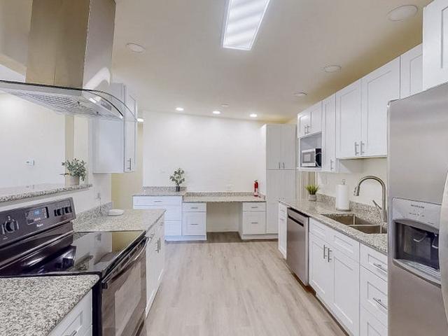 Modern Renovated Home in Quiet Lakeland near La