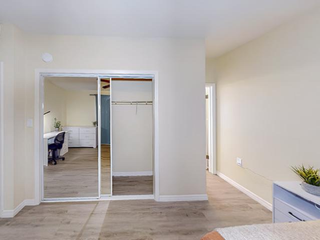 Modern Renovated Home in Quiet Lakeland near Lake Bentley • Desk + Fast WiFi • Parking • Laundry • Top Rated Host