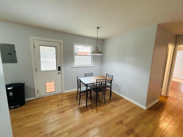 ‍️ Modern Renovated Home Near I — Walk to Bus