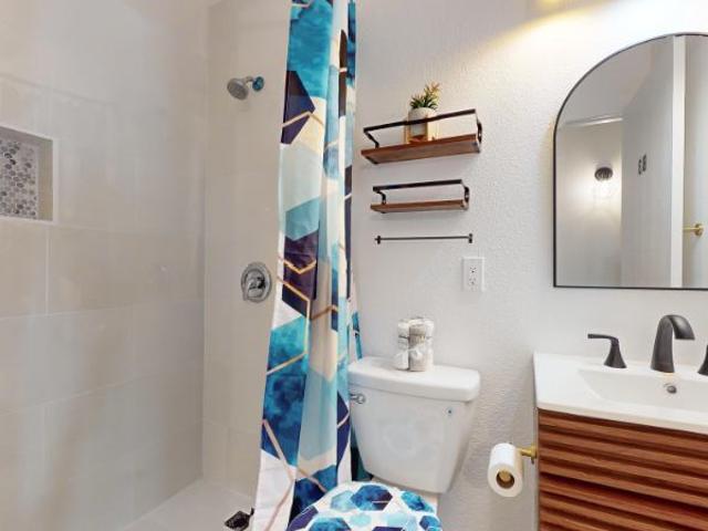 Modern_Renovated Home near Summerlin_Private Shar
