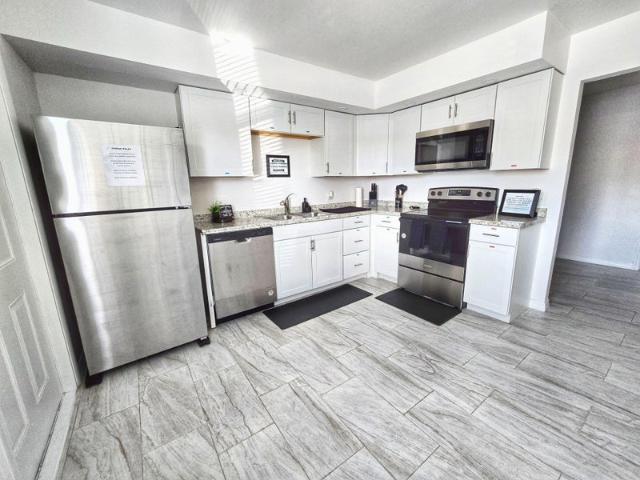 Modern Renovated Home — Prime Lakeland Location —
