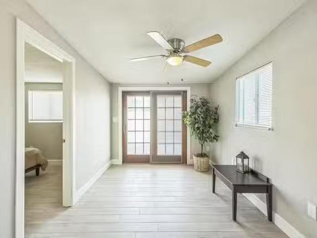 Modern Renovated Phoenix Home with Dining Area in a Great Neig.