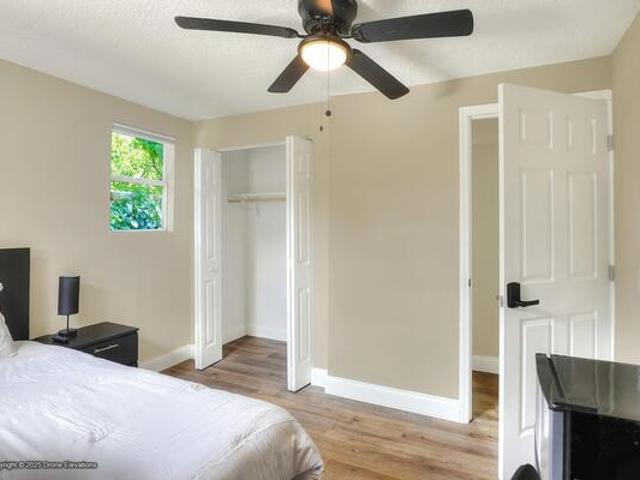 Modern Renovated Tampa Home with – Workspaces, Mini Fridges & TVs in Every Room