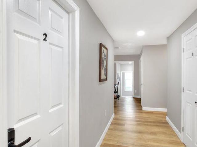Modern Renovated Venice Home with – Workspaces, Mini Fridges & TVs in Every Room Professional cleaning of common areas