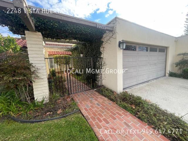 Modern Townhome Located in Beautiful Eastside Bluffs of Newport Beach!