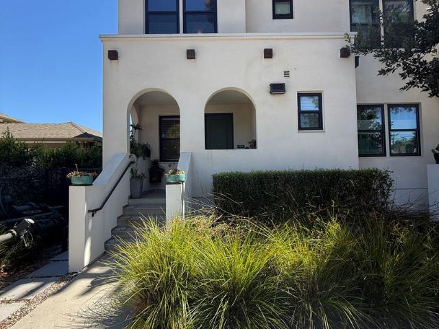 Modern Townhome Living in the Heart of Ventura